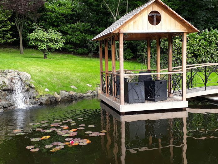 Pool hut - Water Gems